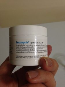 Benzamycin Krem Niçin Kullanılır, Fiyatı? | Kombin Kadın